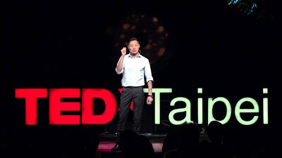 每個小選擇如何大大影響你的人生 | 林昶佐 Freddy Lim | TEDxTaipei - Illinois Media Space
